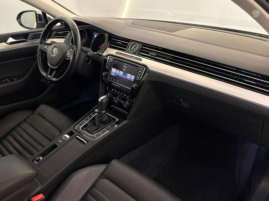 Balts Volkswagen Passat 2016 Marijampole, ar dzinēja tilpumu 1.97 L un nobraukumu 254 tūkst. km par 12999 €, foto 27 vietnē AUTOMOTO.COM.LV