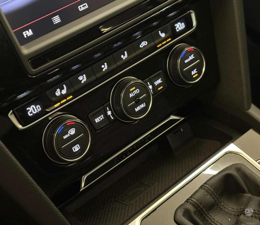 Balts Volkswagen Passat 2016 Marijampole, ar dzinēja tilpumu 1.97 L un nobraukumu 254 tūkst. km par 12999 €, foto 30 vietnē AUTOMOTO.COM.LV