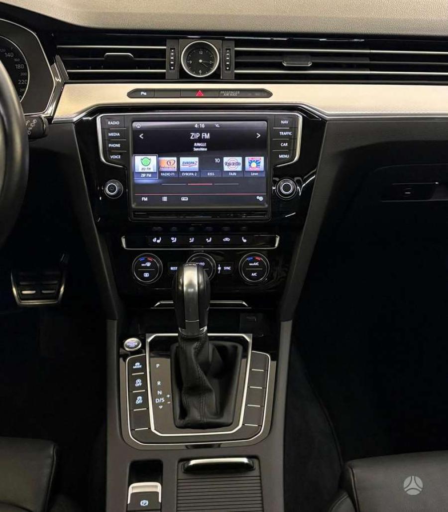 Balts Volkswagen Passat 2016 Marijampole, ar dzinēja tilpumu 1.97 L un nobraukumu 254 tūkst. km par 12999 €, foto 31 vietnē AUTOMOTO.COM.LV