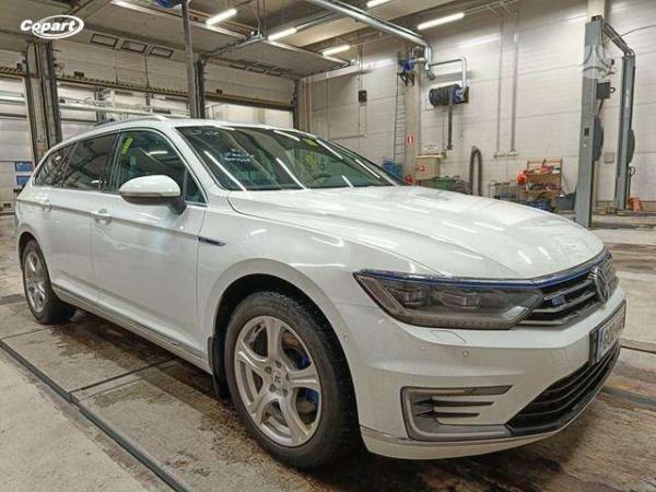 Balts Volkswagen Passat 2017 Kauņa, ar dzinēja tilpumu 1.40 L un nobraukumu 200 tūkst. km par 10500 €, foto 1 vietnē AUTOMOTO.COM.LV