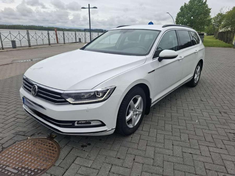 White Volkswagen Passat 2017 in Telschi, with an engine capacity of 0.00 L and mileage of 224 thousand km for 9999 €, photo 2 on AUTOMOTO.COM.LV