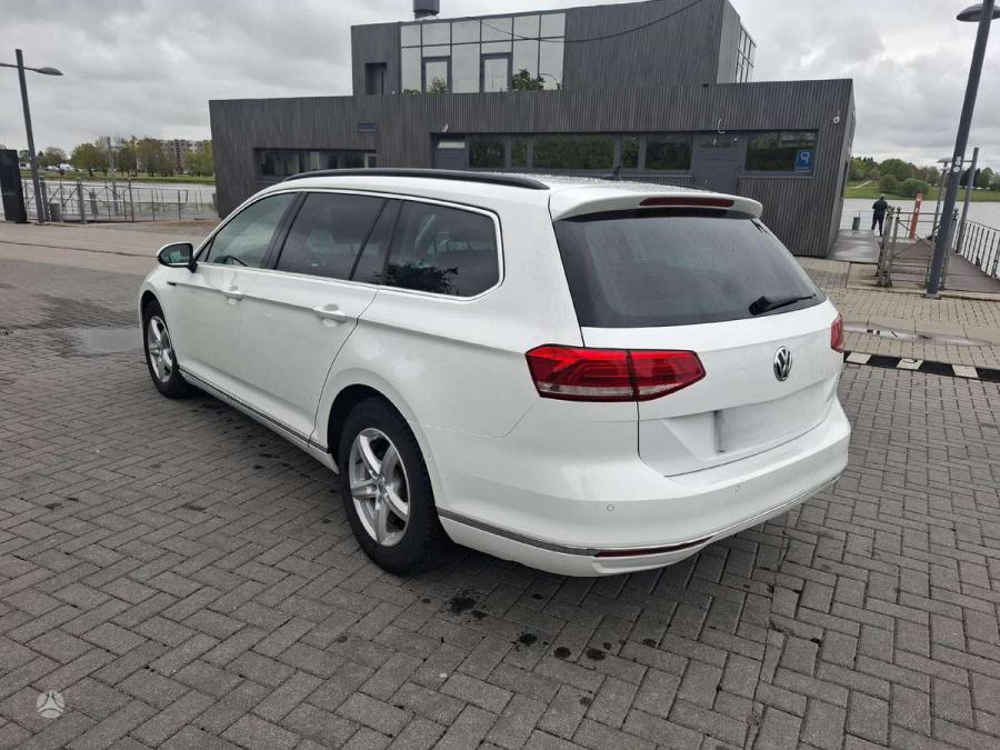 White Volkswagen Passat 2017 in Telschi, with an engine capacity of 0.00 L and mileage of 224 thousand km for 9999 €, photo 5 on AUTOMOTO.COM.LV
