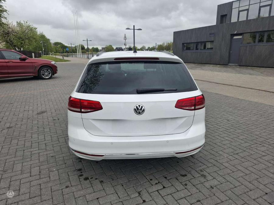 White Volkswagen Passat 2017 in Telschi, with an engine capacity of 0.00 L and mileage of 224 thousand km for 9999 €, photo 6 on AUTOMOTO.COM.LV