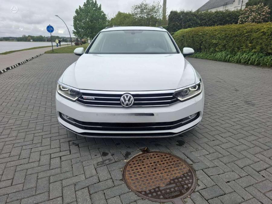 White Volkswagen Passat 2017 in Telschi, with an engine capacity of 0.00 L and mileage of 224 thousand km for 9999 €, photo 8 on AUTOMOTO.COM.LV