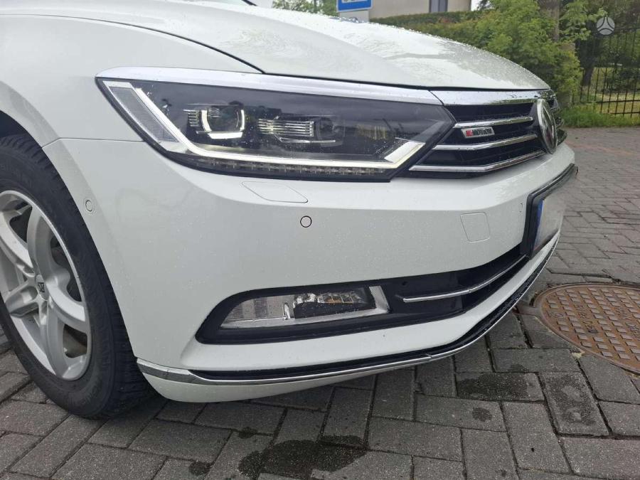 White Volkswagen Passat 2017 in Telschi, with an engine capacity of 0.00 L and mileage of 224 thousand km for 9999 €, photo 20 on AUTOMOTO.COM.LV