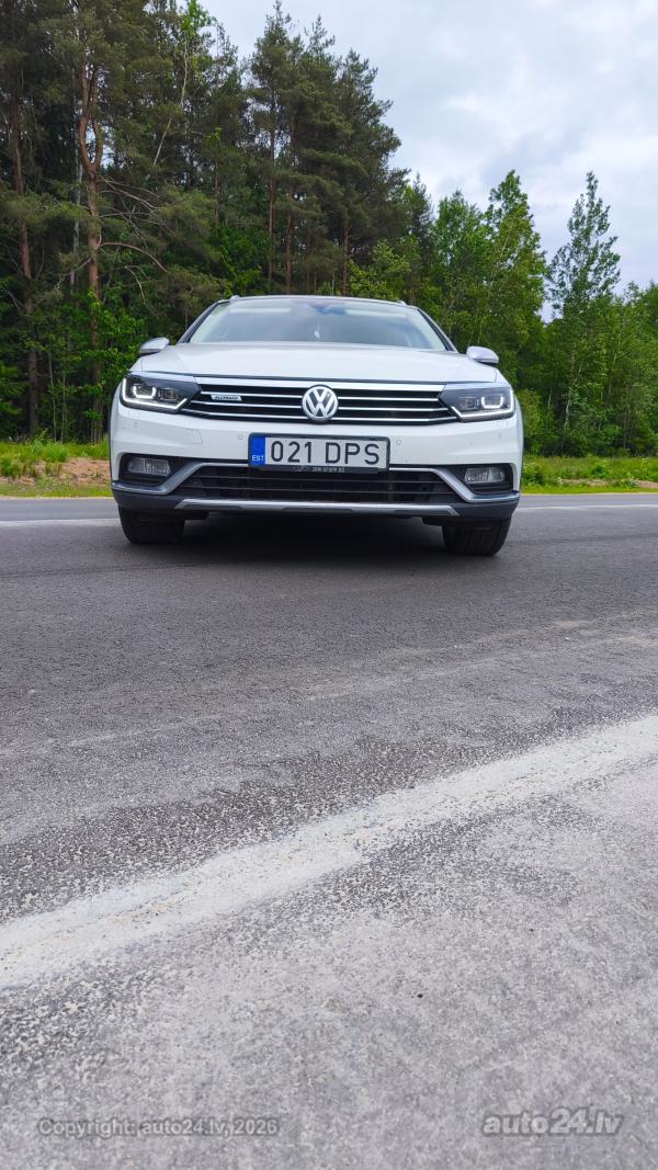 White Volkswagen Passat 2017 in Tallinn, with an engine capacity of 2.00 L and mileage of 240 thousand km for 14500 €, photo 3 on AUTOMOTO.COM.LV