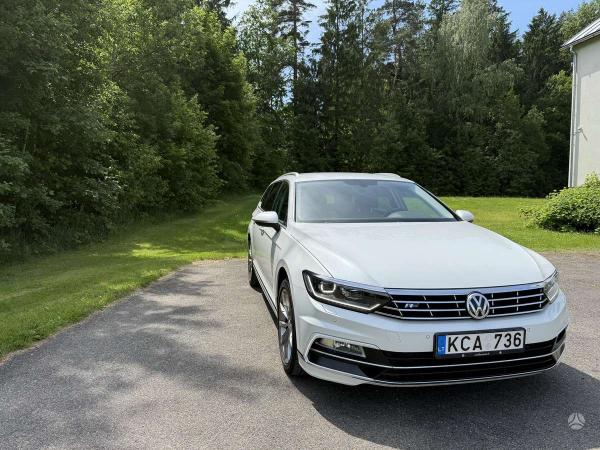 White Volkswagen Passat 2017 in Vilnius, with an engine capacity of 1.80 L and mileage of 182 thousand km for 16400 €, photo 3 on AUTOMOTO.COM.LV