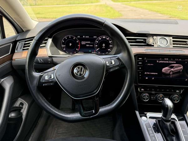 White Volkswagen Passat 2017 in Vilnius, with an engine capacity of 1.80 L and mileage of 182 thousand km for 16400 €, photo 5 on AUTOMOTO.COM.LV