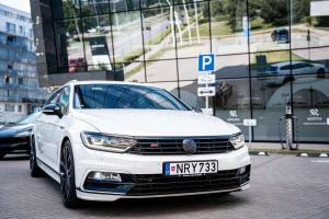 White Volkswagen Passat 2017 in Vilnius, with an engine capacity of 1.98 L and mileage of 300 thousand km for 15000 €, photo 3 on AUTOMOTO.COM.LV