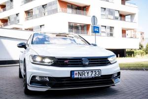 White Volkswagen Passat 2017 in Vilnius, with an engine capacity of 1.98 L and mileage of 300 thousand km for 15000 €, photo 4 on AUTOMOTO.COM.LV