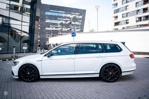 White Volkswagen Passat 2017 in Vilnius, with an engine capacity of 1.98 L and mileage of 300 thousand km for 15000 €, photo 6 on AUTOMOTO.COM.LV