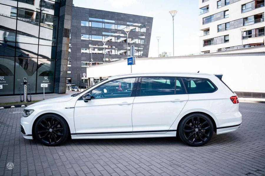 White Volkswagen Passat 2017 in Vilnius, with an engine capacity of 1.98 L and mileage of 300 thousand km for 15000 €, photo 6 on AUTOMOTO.COM.LV