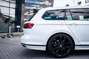 White Volkswagen Passat 2017 in Vilnius, with an engine capacity of 1.98 L and mileage of 300 thousand km for 15000 €, photo 12 on AUTOMOTO.COM.LV