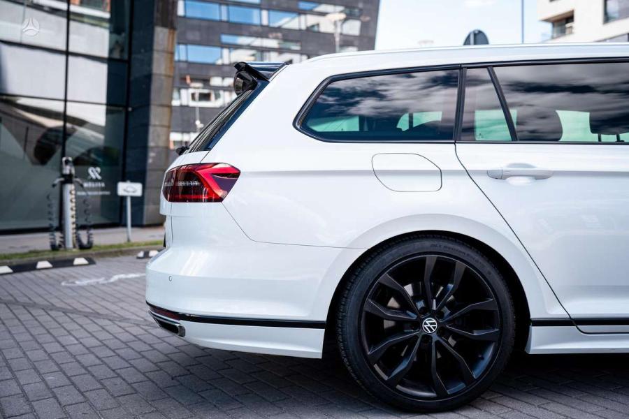White Volkswagen Passat 2017 in Vilnius, with an engine capacity of 1.98 L and mileage of 300 thousand km for 15000 €, photo 12 on AUTOMOTO.COM.LV