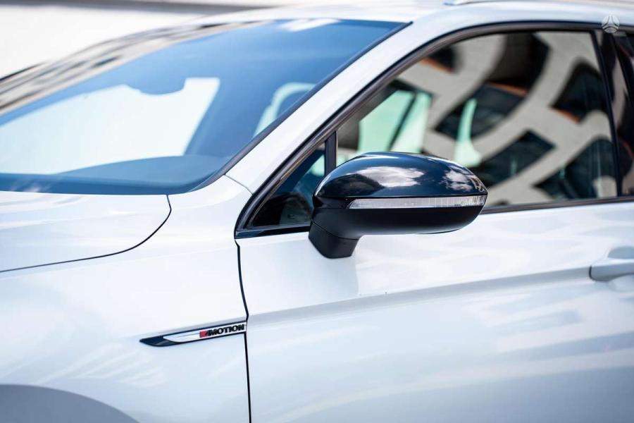 White Volkswagen Passat 2017 in Vilnius, with an engine capacity of 1.98 L and mileage of 300 thousand km for 15000 €, photo 15 on AUTOMOTO.COM.LV