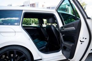 White Volkswagen Passat 2017 in Vilnius, with an engine capacity of 1.98 L and mileage of 300 thousand km for 15000 €, photo 20 on AUTOMOTO.COM.LV