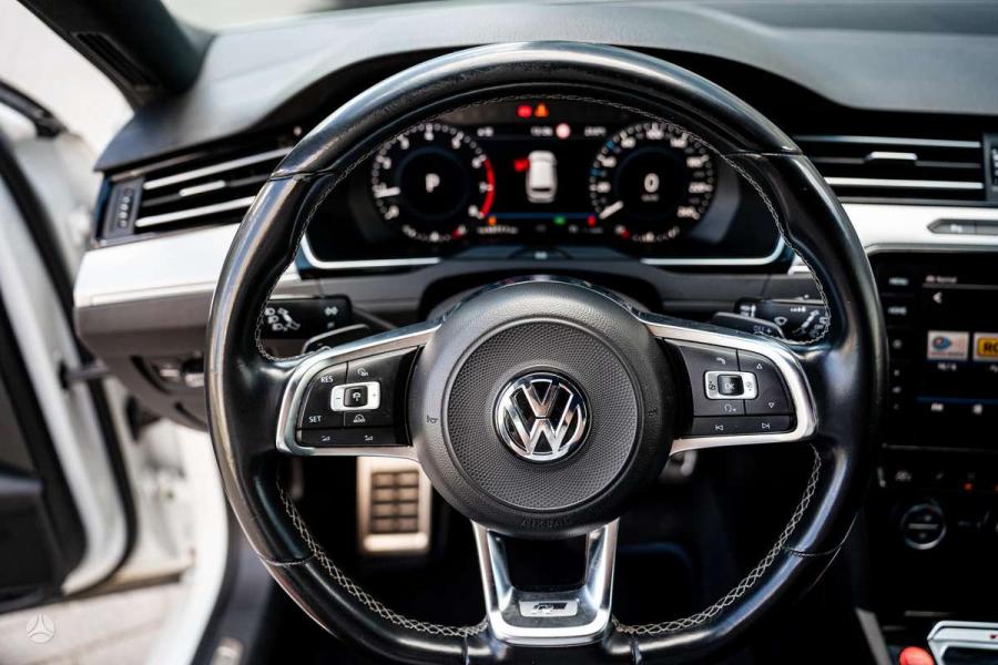 White Volkswagen Passat 2017 in Vilnius, with an engine capacity of 1.98 L and mileage of 300 thousand km for 15000 €, photo 23 on AUTOMOTO.COM.LV