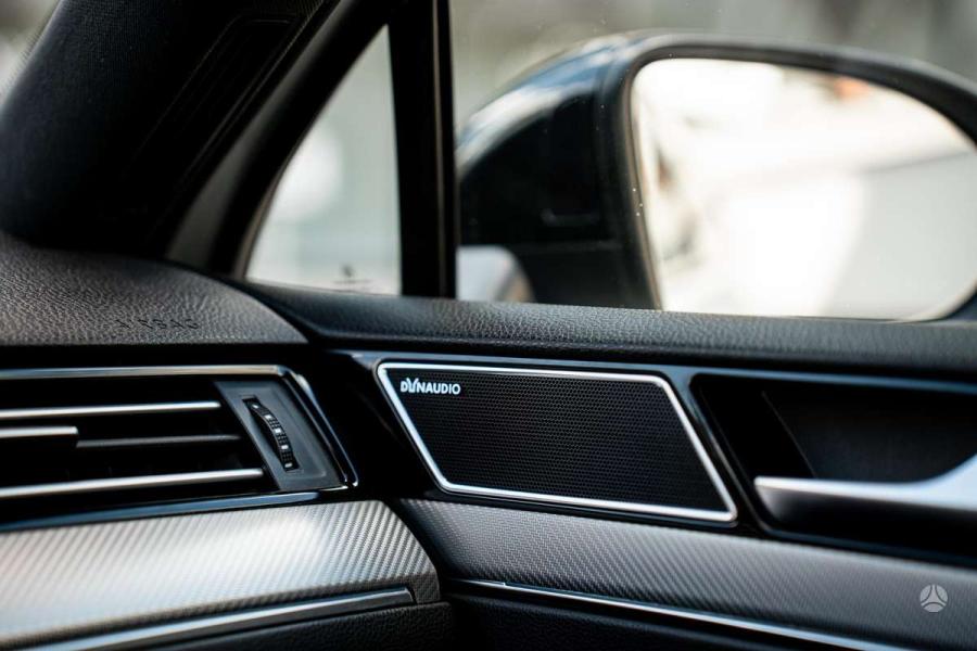 White Volkswagen Passat 2017 in Vilnius, with an engine capacity of 1.98 L and mileage of 300 thousand km for 15000 €, photo 25 on AUTOMOTO.COM.LV