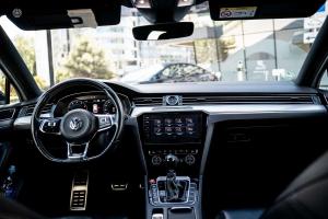 White Volkswagen Passat 2017 in Vilnius, with an engine capacity of 1.98 L and mileage of 300 thousand km for 15000 €, photo 32 on AUTOMOTO.COM.LV