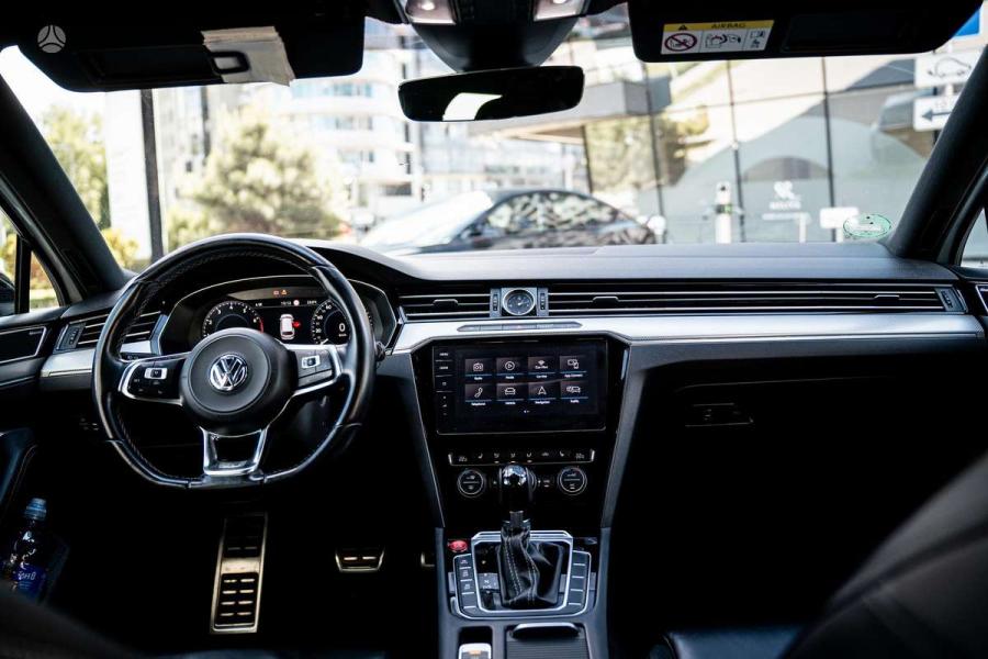 White Volkswagen Passat 2017 in Vilnius, with an engine capacity of 1.98 L and mileage of 300 thousand km for 15000 €, photo 32 on AUTOMOTO.COM.LV