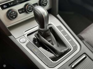 Balts Volkswagen Passat 2017 Šauļi, ar dzinēja tilpumu 1.97 L un nobraukumu 265 tūkst. km par 8900 €, foto 15 vietnē AUTOMOTO.COM.LV