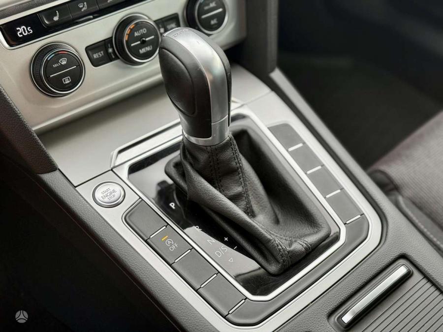 Balts Volkswagen Passat 2017 Šauļi, ar dzinēja tilpumu 1.97 L un nobraukumu 265 tūkst. km par 8900 €, foto 15 vietnē AUTOMOTO.COM.LV