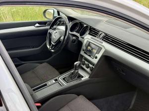 Balts Volkswagen Passat 2017 Šauļi, ar dzinēja tilpumu 1.97 L un nobraukumu 265 tūkst. km par 8900 €, foto 18 vietnē AUTOMOTO.COM.LV