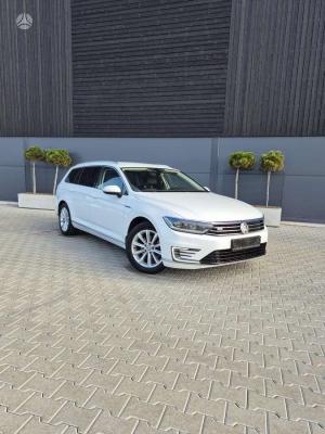 White Volkswagen Passat 2017 in Siauliai, with an engine capacity of 1.40 L and mileage of 221 thousand km for 9700 €, photo 3 on AUTOMOTO.COM.LV