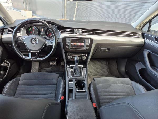 White Volkswagen Passat 2017 in Siauliai, with an engine capacity of 1.40 L and mileage of 221 thousand km for 9700 €, photo 7 on AUTOMOTO.COM.LV