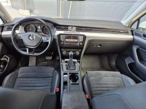 White Volkswagen Passat 2017 in Siauliai, with an engine capacity of 1.40 L and mileage of 221 thousand km for 9700 €, photo 7 on AUTOMOTO.COM.LV