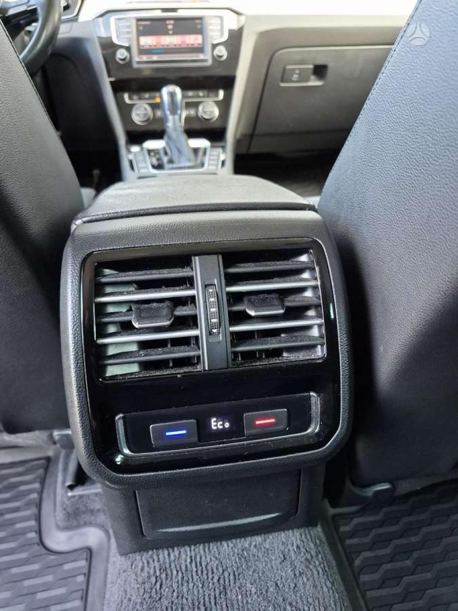 White Volkswagen Passat 2017 in Siauliai, with an engine capacity of 1.40 L and mileage of 221 thousand km for 9700 €, photo 8 on AUTOMOTO.COM.LV