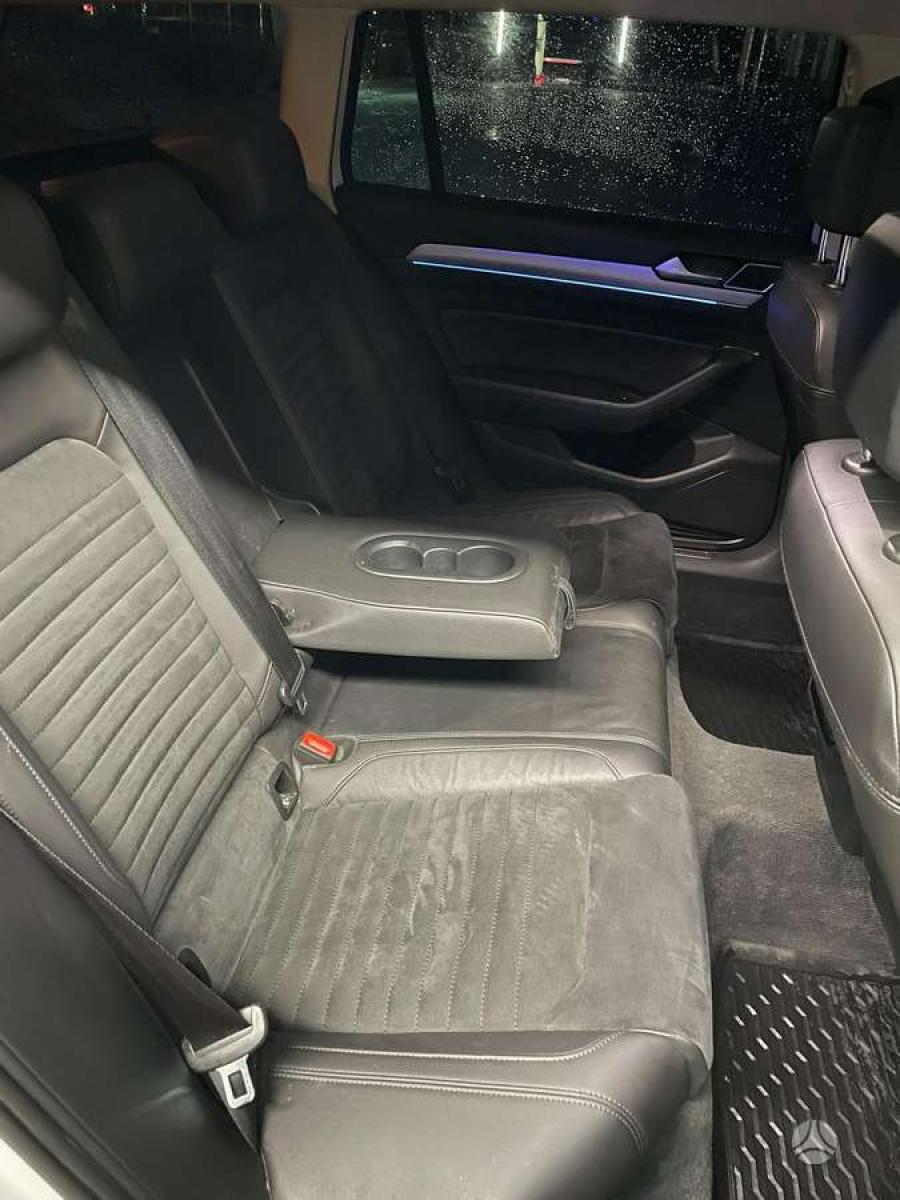 White Volkswagen Passat 2017 in Siauliai, with an engine capacity of 1.40 L and mileage of 221 thousand km for 9700 €, photo 9 on AUTOMOTO.COM.LV
