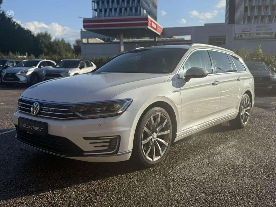 Белый Фольксваген Пассат 2017 в Вильнюс, объемом двигателя 1.40 л и пробегом 197 тыс. км за 10550 €, фото 4 на AUTOMOTO.COM.LV
