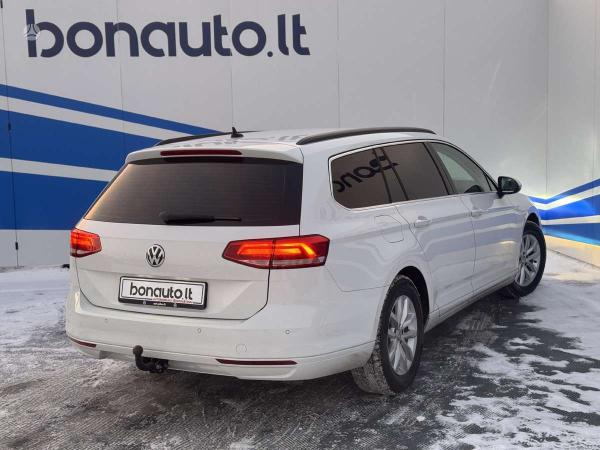 White Volkswagen Passat 2018 in Kaunas, with an engine capacity of 1.60 L and mileage of 289 thousand km for 10950 €, photo 3 on AUTOMOTO.COM.LV