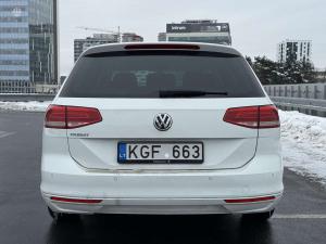 White Volkswagen Passat 2018 in Vilnius, with an engine capacity of 1.40 L and mileage of 216 thousand km for 12900 €, photo 5 on AUTOMOTO.COM.LV