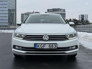 White Volkswagen Passat 2018 in Vilnius, with an engine capacity of 1.40 L and mileage of 216 thousand km for 12900 €, photo 10 on AUTOMOTO.COM.LV