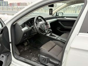 White Volkswagen Passat 2018 in Vilnius, with an engine capacity of 1.40 L and mileage of 216 thousand km for 12900 €, photo 12 on AUTOMOTO.COM.LV