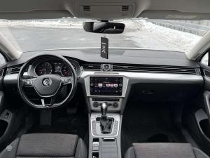 White Volkswagen Passat 2018 in Vilnius, with an engine capacity of 1.40 L and mileage of 216 thousand km for 12900 €, photo 13 on AUTOMOTO.COM.LV