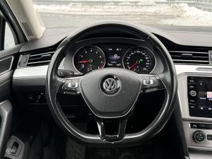 White Volkswagen Passat 2018 in Vilnius, with an engine capacity of 1.40 L and mileage of 216 thousand km for 12900 €, photo 18 on AUTOMOTO.COM.LV
