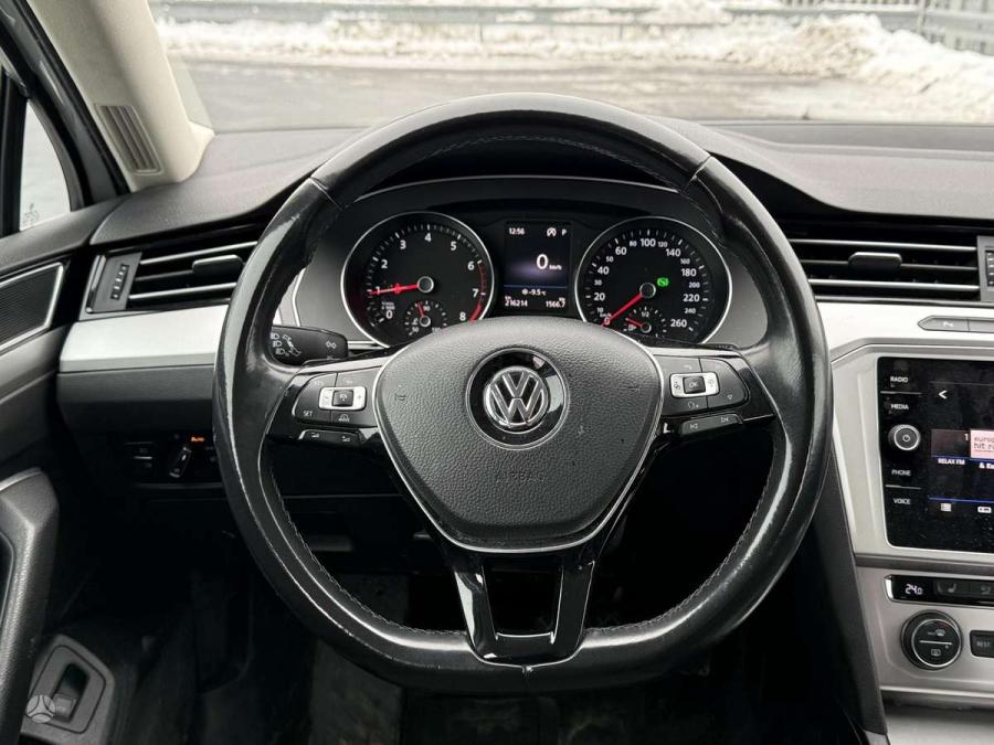 White Volkswagen Passat 2018 in Vilnius, with an engine capacity of 1.40 L and mileage of 216 thousand km for 12900 €, photo 18 on AUTOMOTO.COM.LV