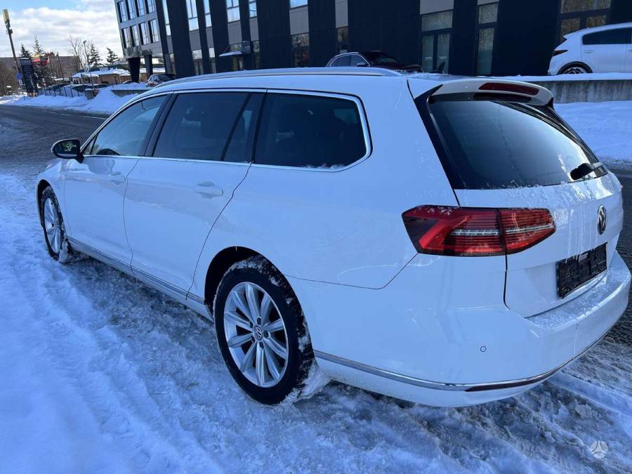 White Volkswagen Passat 2018 in Kaunas, with an engine capacity of 1.97 L and mileage of 300 thousand km for 11600 €, photo 4 on AUTOMOTO.COM.LV