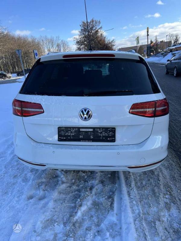 White Volkswagen Passat 2018 in Kaunas, with an engine capacity of 1.97 L and mileage of 300 thousand km for 11600 €, photo 5 on AUTOMOTO.COM.LV