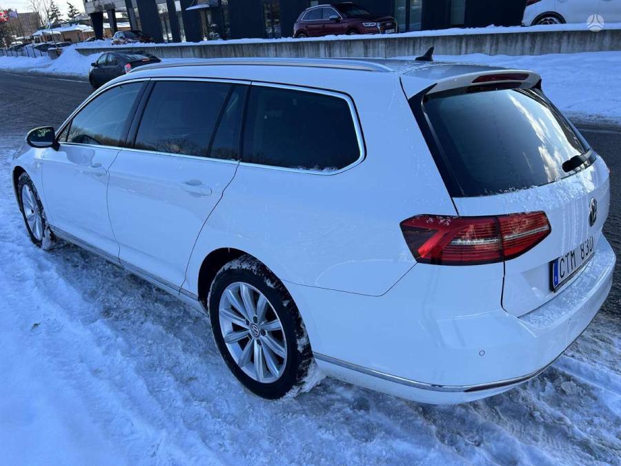 White Volkswagen Passat 2018 in Kaunas, with an engine capacity of 1.97 L and mileage of 300 thousand km for 11600 €, photo 6 on AUTOMOTO.COM.LV