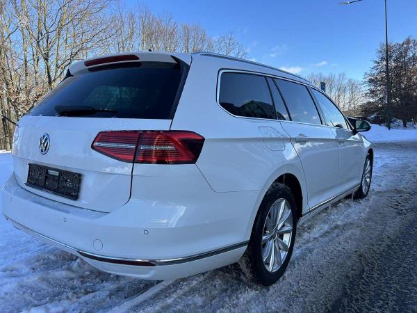 White Volkswagen Passat 2018 in Kaunas, with an engine capacity of 1.97 L and mileage of 300 thousand km for 11600 €, photo 10 on AUTOMOTO.COM.LV
