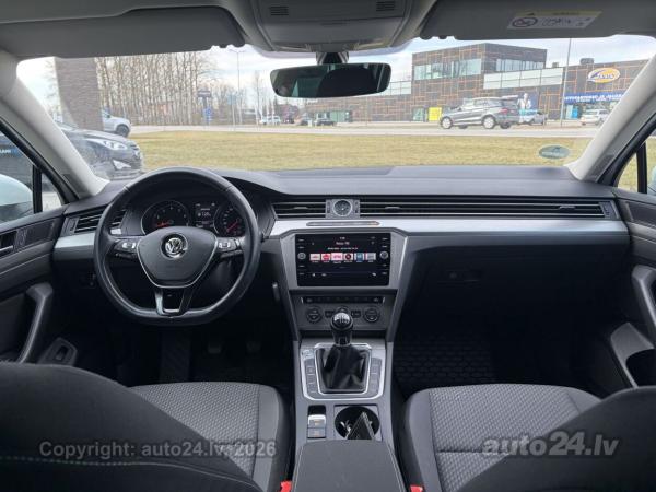 White Volkswagen Passat 2018 in Viljandi, with an engine capacity of 1.40 L and mileage of 113 thousand km for 11990 €, photo 5 on AUTOMOTO.COM.LV