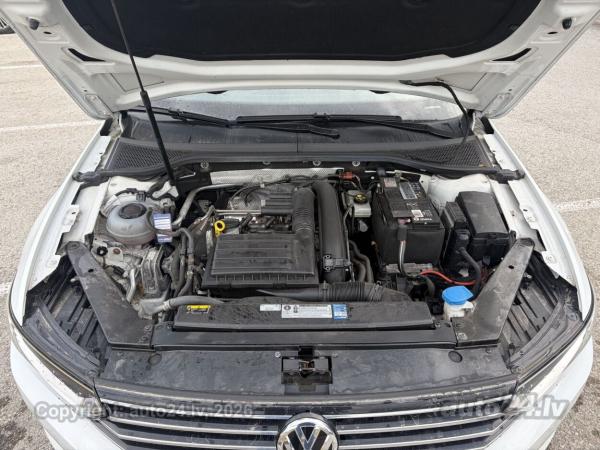 White Volkswagen Passat 2018 in Viljandi, with an engine capacity of 1.40 L and mileage of 113 thousand km for 11990 €, photo 11 on AUTOMOTO.COM.LV