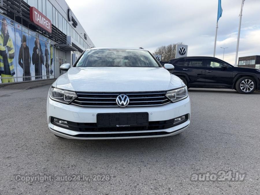 White Volkswagen Passat 2018 in Viljandi, with an engine capacity of 1.40 L and mileage of 113 thousand km for 11990 €, photo 13 on AUTOMOTO.COM.LV
