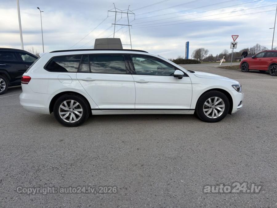 White Volkswagen Passat 2018 in Viljandi, with an engine capacity of 1.40 L and mileage of 113 thousand km for 11990 €, photo 15 on AUTOMOTO.COM.LV