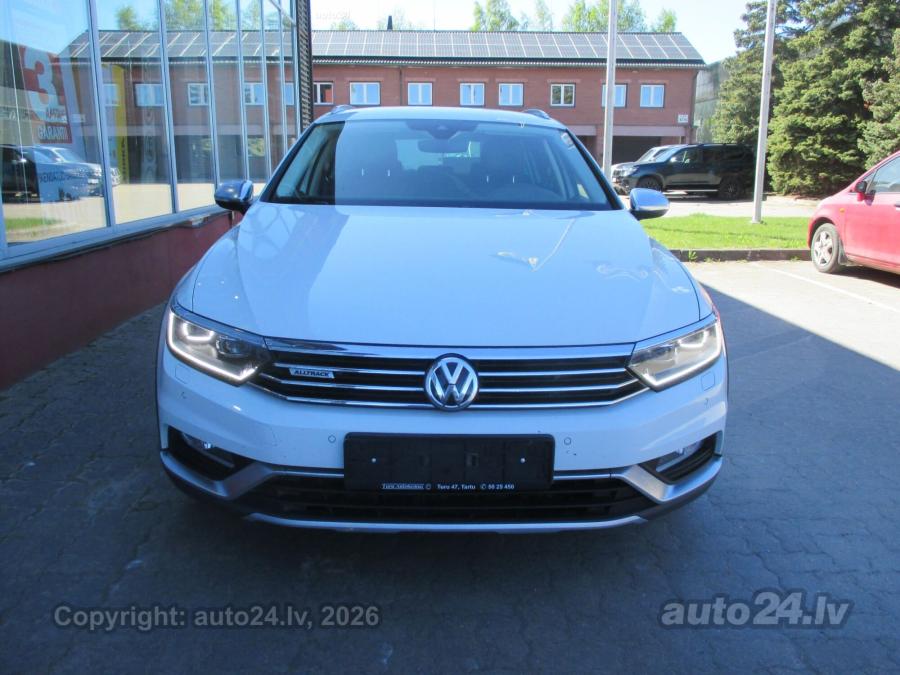 White Volkswagen Passat 2018 in Tartu, with an engine capacity of 2.00 L and mileage of 150 thousand km for 18590 €, photo 3 on AUTOMOTO.COM.LV