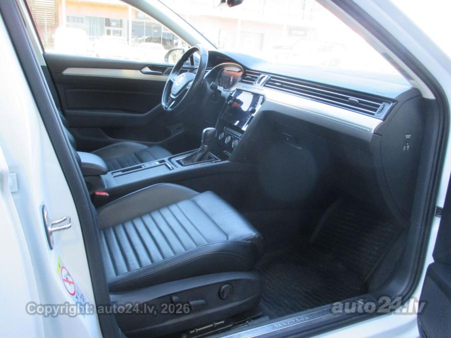 White Volkswagen Passat 2018 in Tartu, with an engine capacity of 2.00 L and mileage of 150 thousand km for 18590 €, photo 9 on AUTOMOTO.COM.LV
